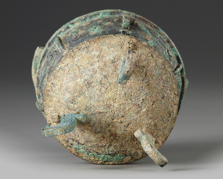 A CHINESE ARCHAIC BRONZE RITUAL FOOD VESSEL ( CHANG ZI DING), EARLY ...
