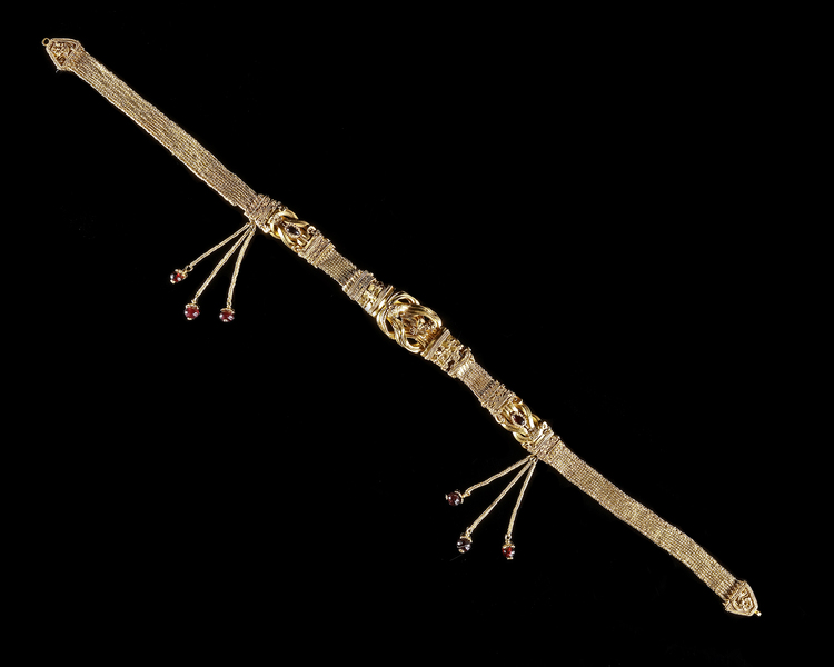 A HELLENISTIC GREEK GOLD GIRDLE WITH A HERAKLES KNOT, LATE 4TH-EARLY ...