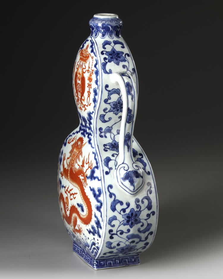 A CHINESE IRON-RED DECORATED DOUBLE GOURD MOON FLASK, 19TH-20TH CENTURY