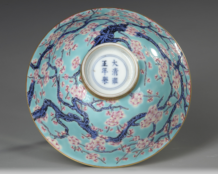 A CHINESE CANTON ENAMEL BOWL, 19TH/20TH CENTURY