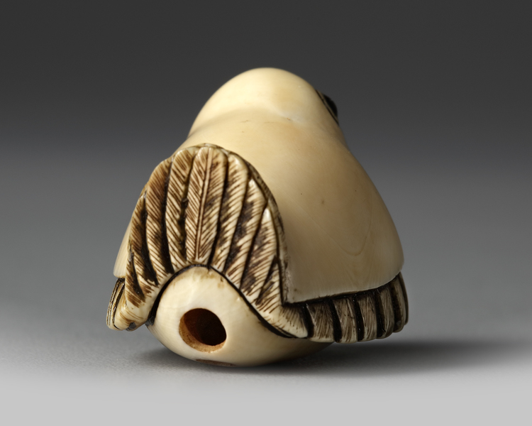 A JAPANESE IVORY NETSUKE OF THE SHAPE OF A SPARROW, SECOND HALF 19TH ...