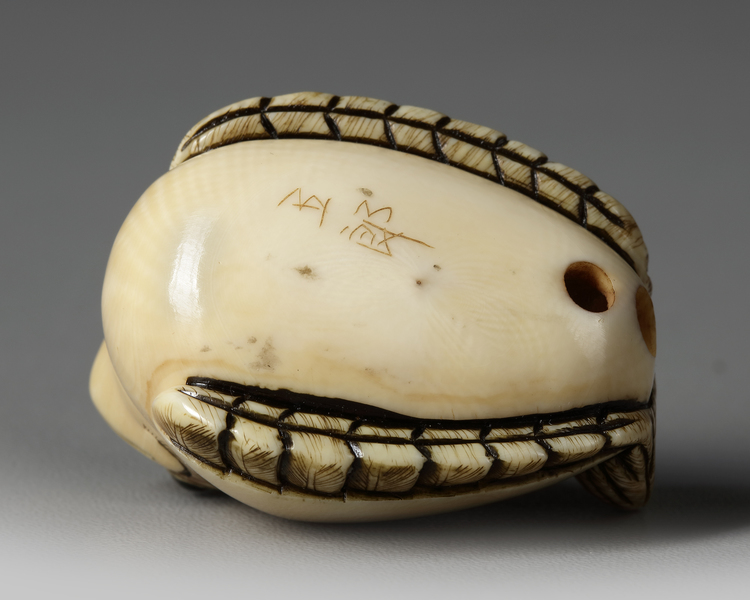 A JAPANESE IVORY NETSUKE OF THE SHAPE OF A SPARROW, SECOND HALF 19TH ...