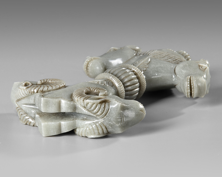 A LARGE MUGHAL STYLE JADE CARVED SWORD HANDLE, EARLY 20TH CENTURY