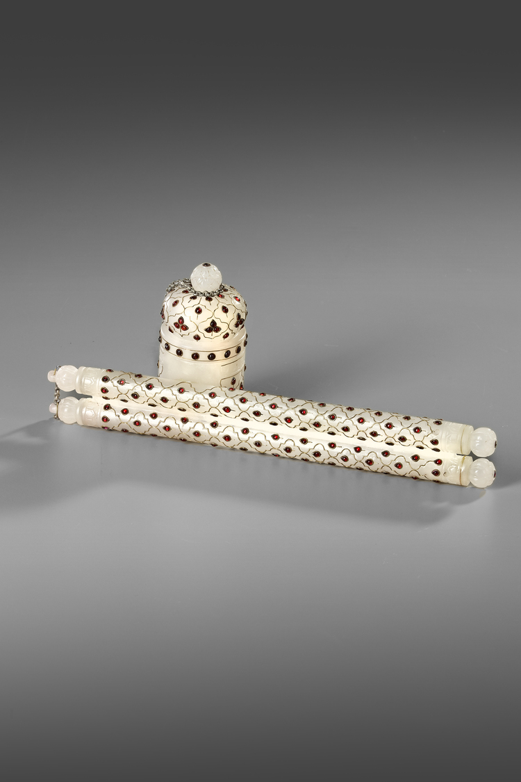 A MUGHAL STYLE WHITE PALE CELADON JADE SCRIBE'S CASE, 19TH CENTURY
