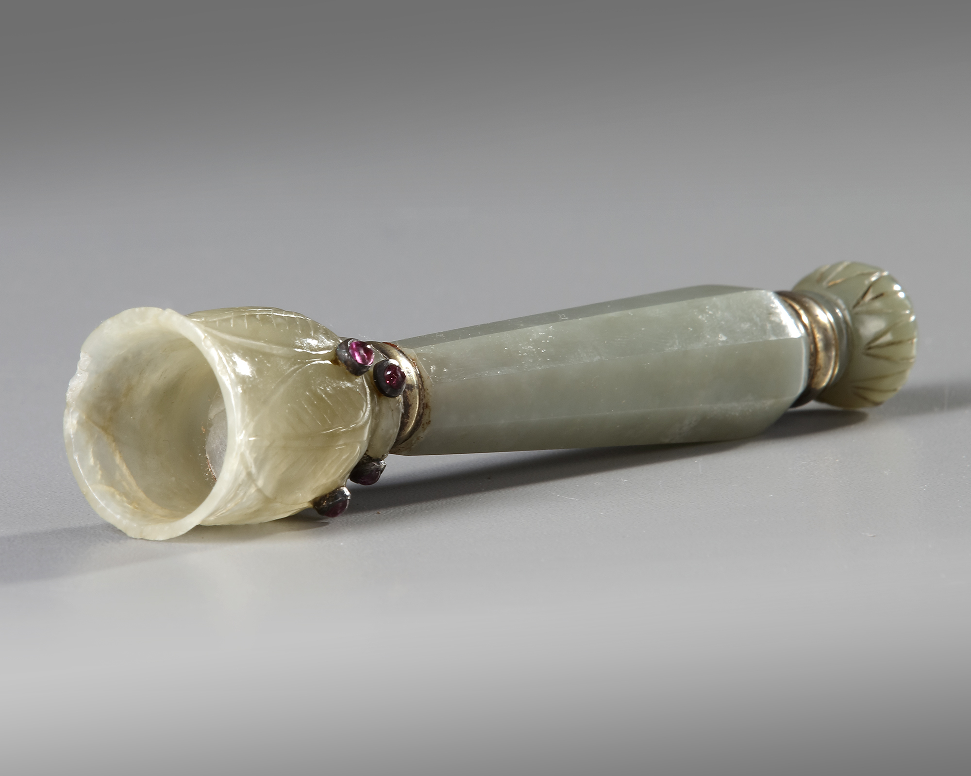 A MUGHAL GEM-SET CARVED JADE FLY WHISK, INDIA, 18TH CENTURY