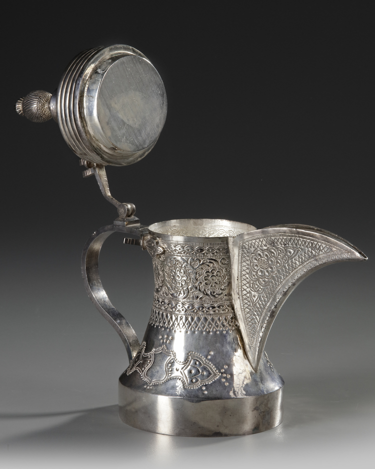 A SILVER COFFEE POT OR DALLAH OMAN NIZWA, CIRCA 1940-1950