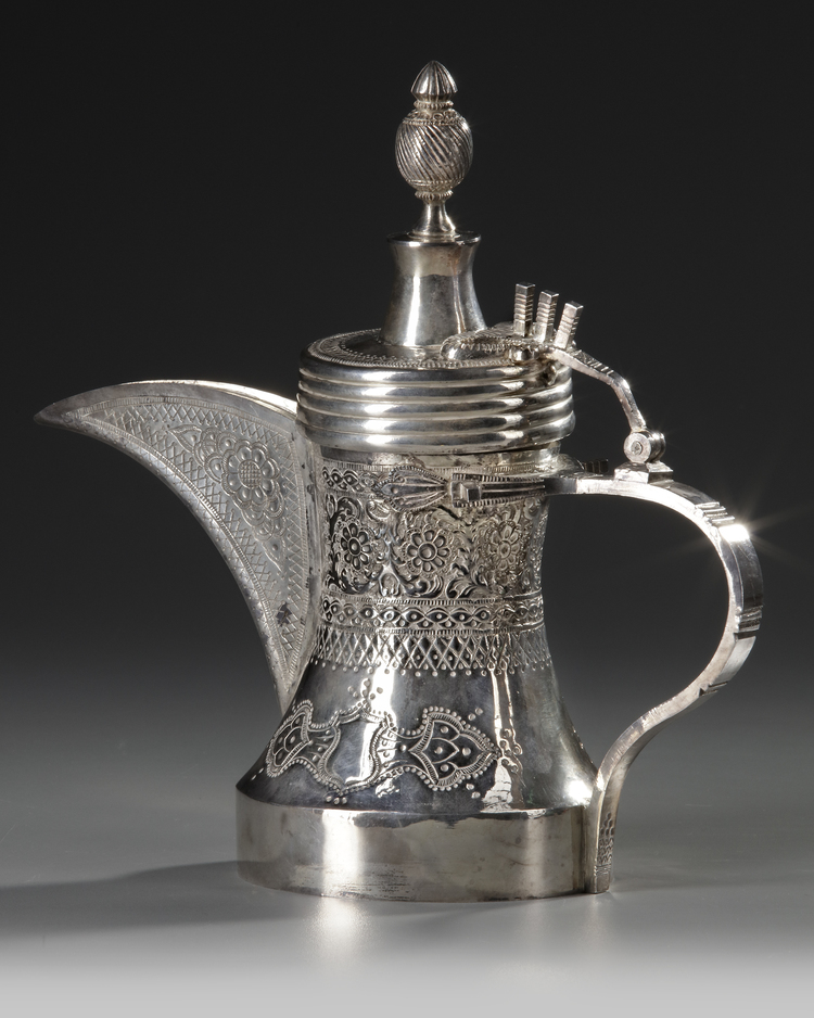 A SILVER COFFEE POT OR DALLAH OMAN NIZWA, CIRCA 1940-1950