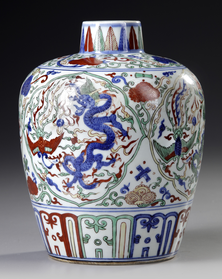 A CHINESE WUCAI ENAMELLED JAR, 20TH CENTURY
