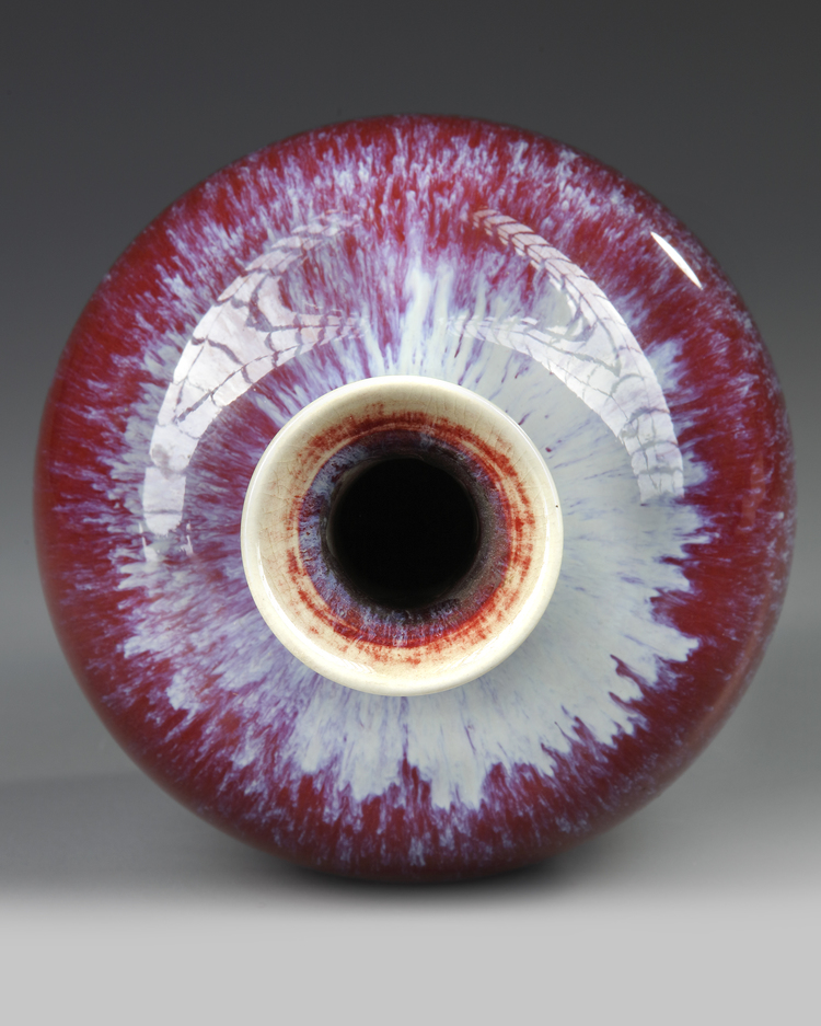 A CHINESE FLAMBE-GLAZED VASE, 20TH CENTURY