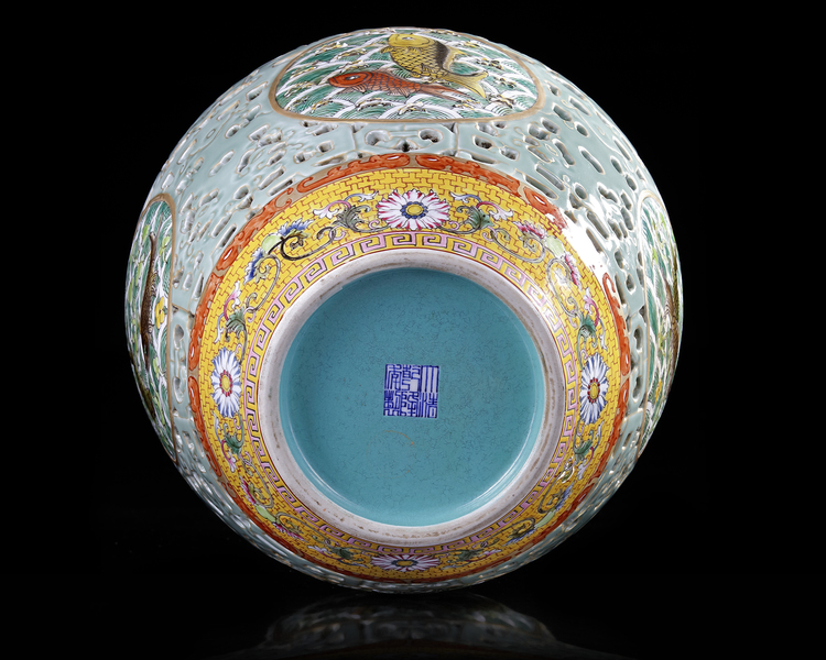 A CHINESE FAMILLE ROSE RETICULATED ROTATING VASE, 20TH CENTURY