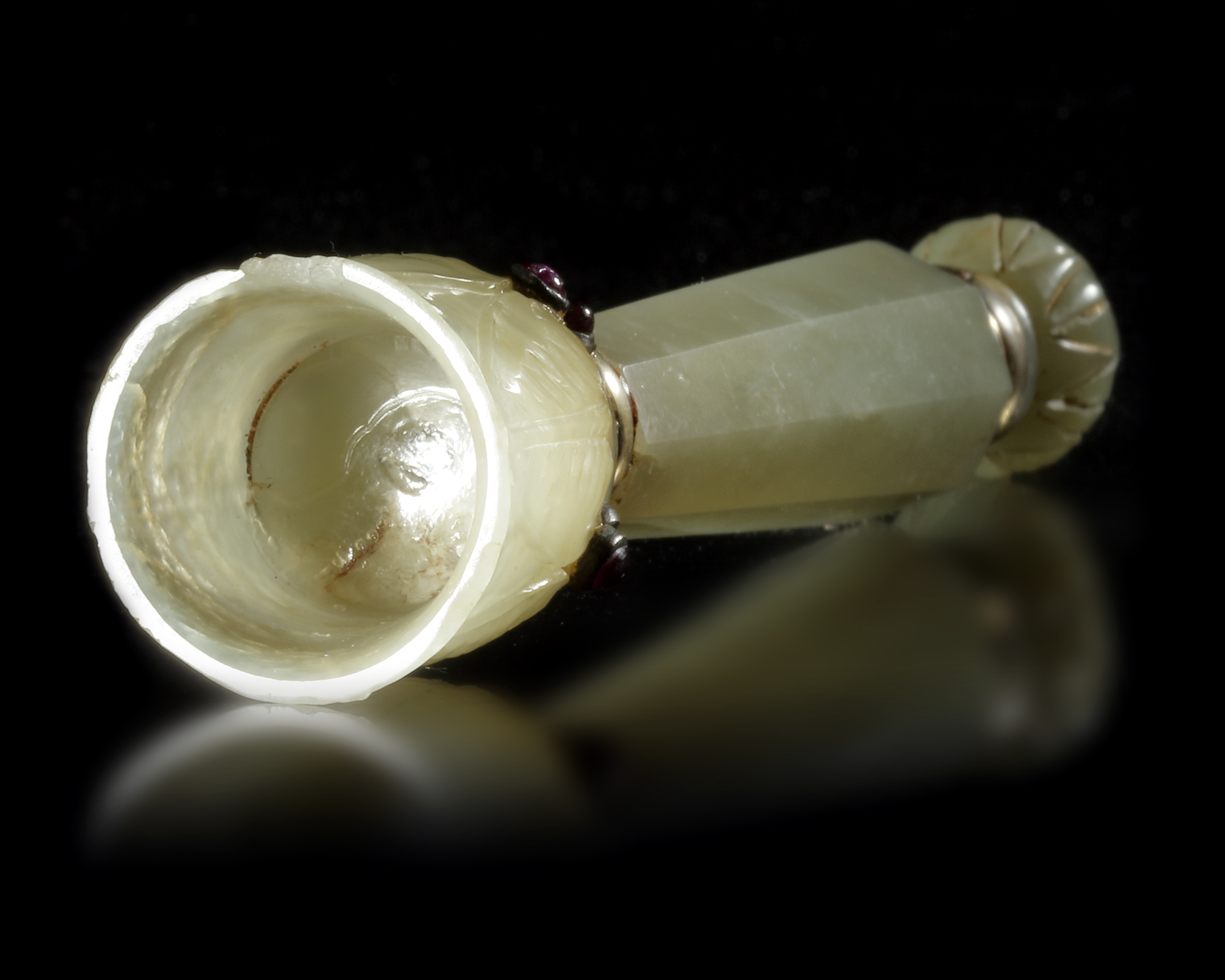 A MUGHAL GEM-SET CARVED JADE FLY WHISK, INDIA, 18TH CENTURY