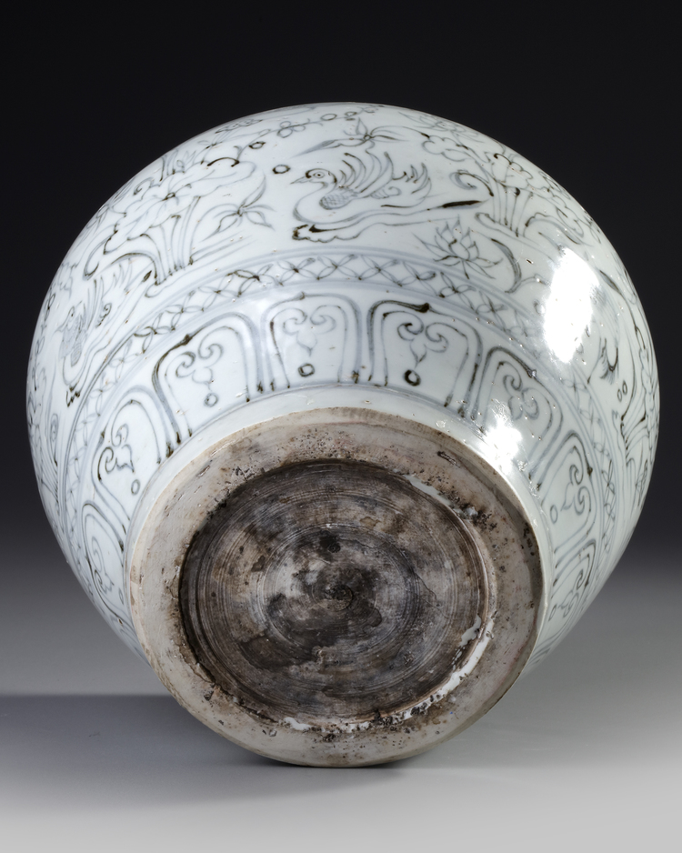 A CHINESE UNDERGLAZE COPPER-RED JAR, MING DYNASTY (1368-1644)