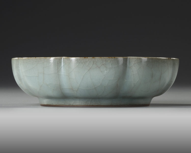 A CHINESE GUAN-TYPE BRUSH WASHER, QING DYNASTY (1644-1912)