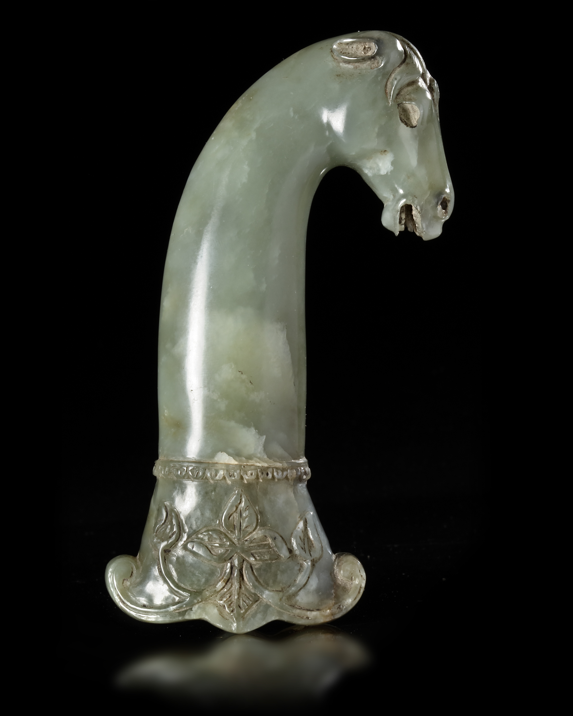 A MUGHAL CELADON JADE HANDLED DAGGER,18TH EARLY 19TH CENTURY