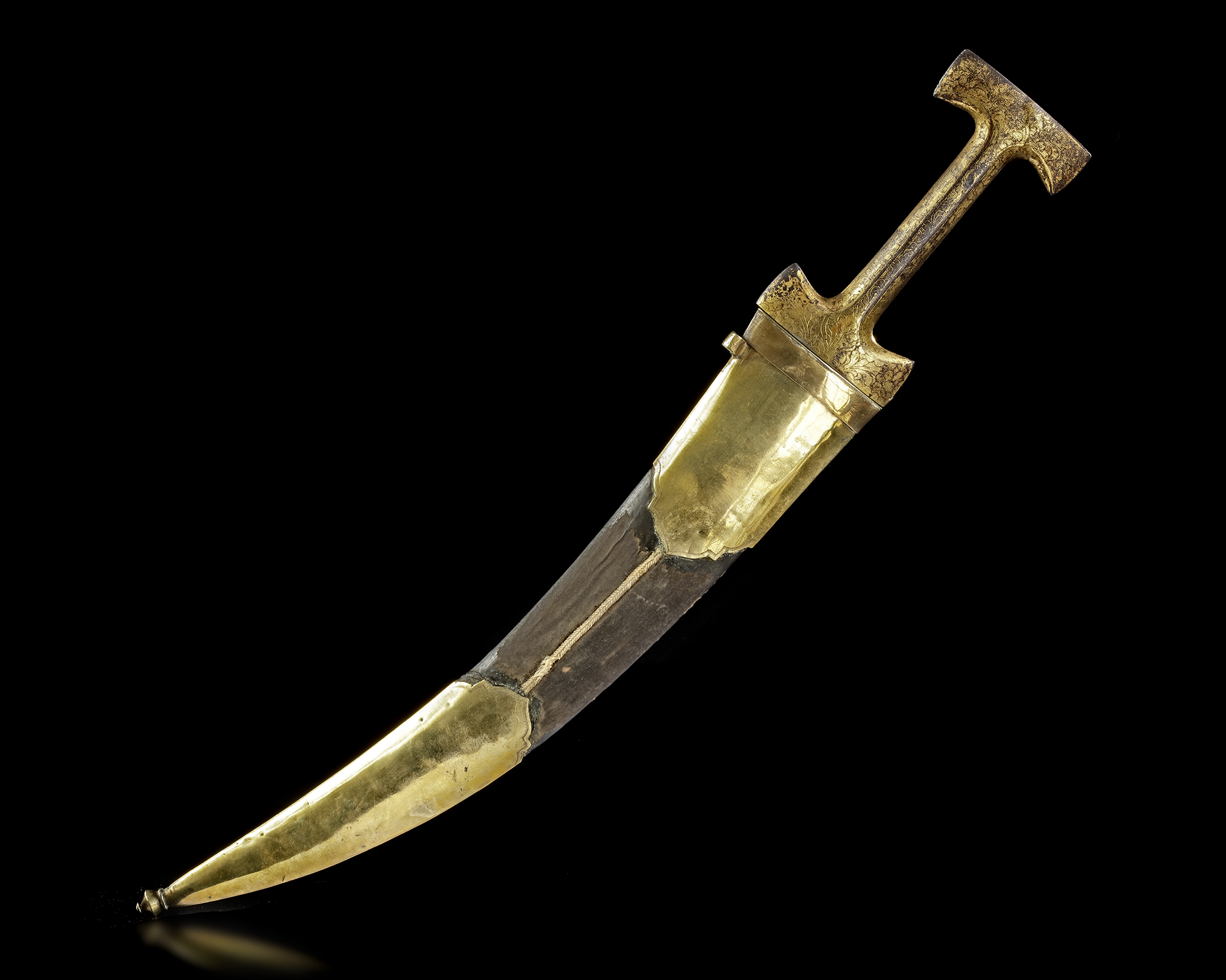 AN OTTOMAN DAGGER WITH TOMBAK HILT AND SCABBARD, TURKEY, 19TH CENTURY