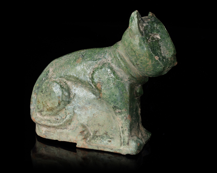 AN UMAYYAD POTTERY SCULPTURE OF A FELINE, 8TH CENTURY