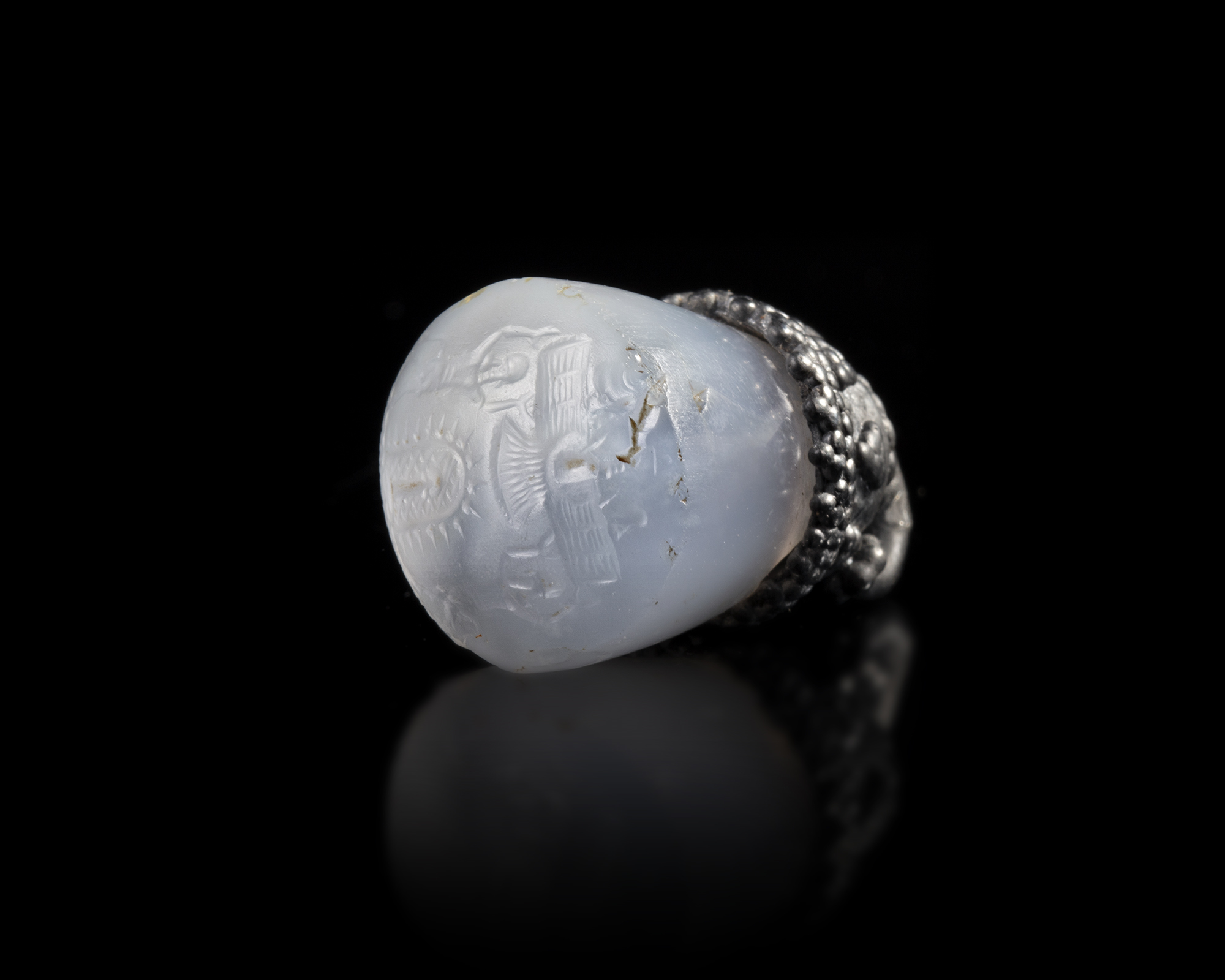 A NEO-ASSYRIAN STAMP SEAL IN BLUE CHALCEDONY, 7TH CENTURY BC