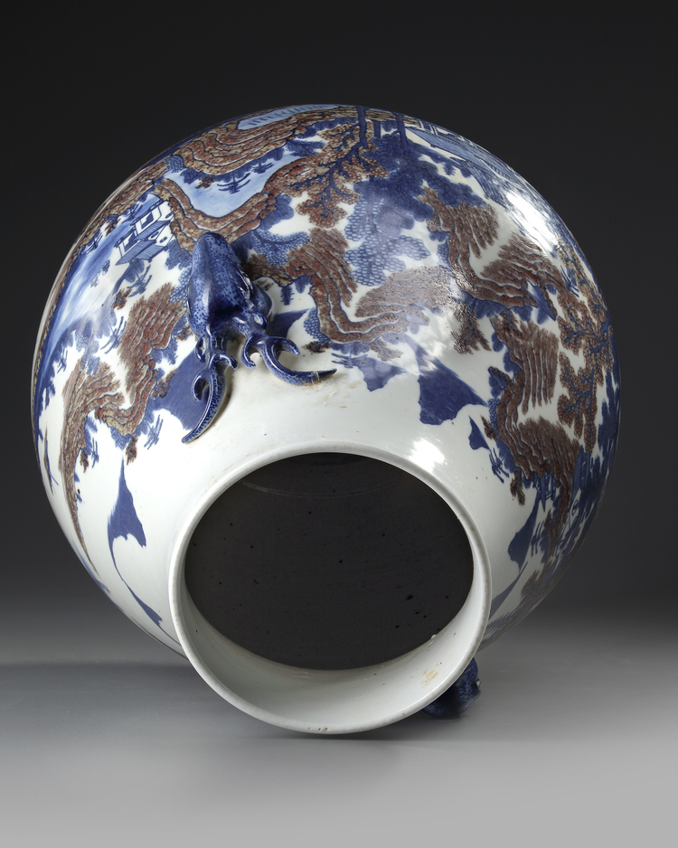 A CHINESE HU-FORM VASE, 20TH CENTURY