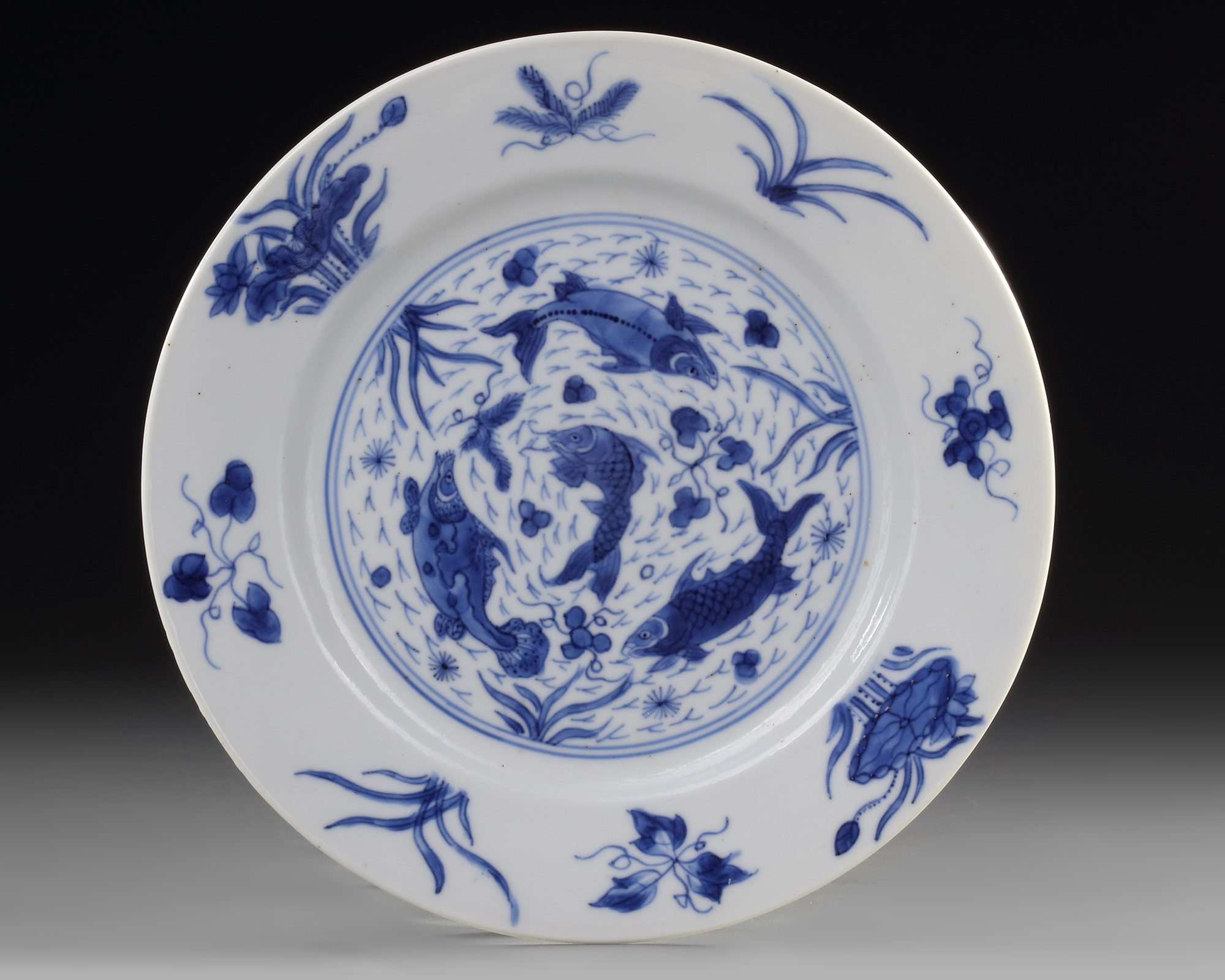 A CHINESE BLUE AND WHITE DISH, KANGXI MARK AND PERIOD