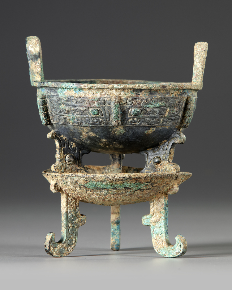 A CHINESE ARCHAIC BRONZE RITUAL FOOD VESSEL (CHANG ZI DING), EARLY ...