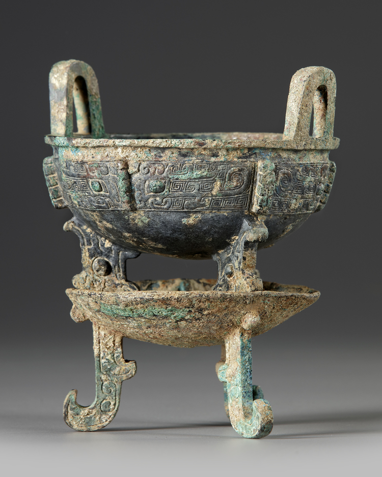 A CHINESE ARCHAIC BRONZE RITUAL FOOD VESSEL (CHANG ZI DING), EARLY ...