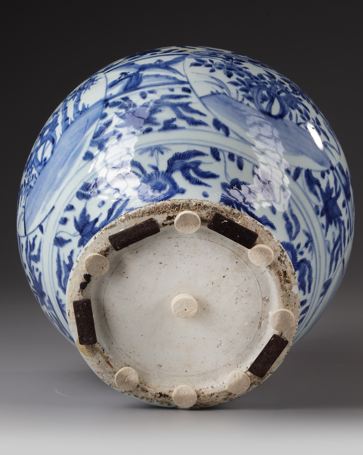 A CHINESE BLUE AND WHITE JAR, MING DYNASTY (1368-1644)