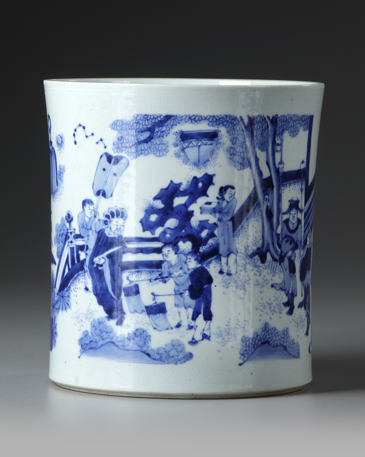 A CHINESE BLUE AND WHITE BRUSH POT, BITONG, QING DYNASTY (1644 –1911)