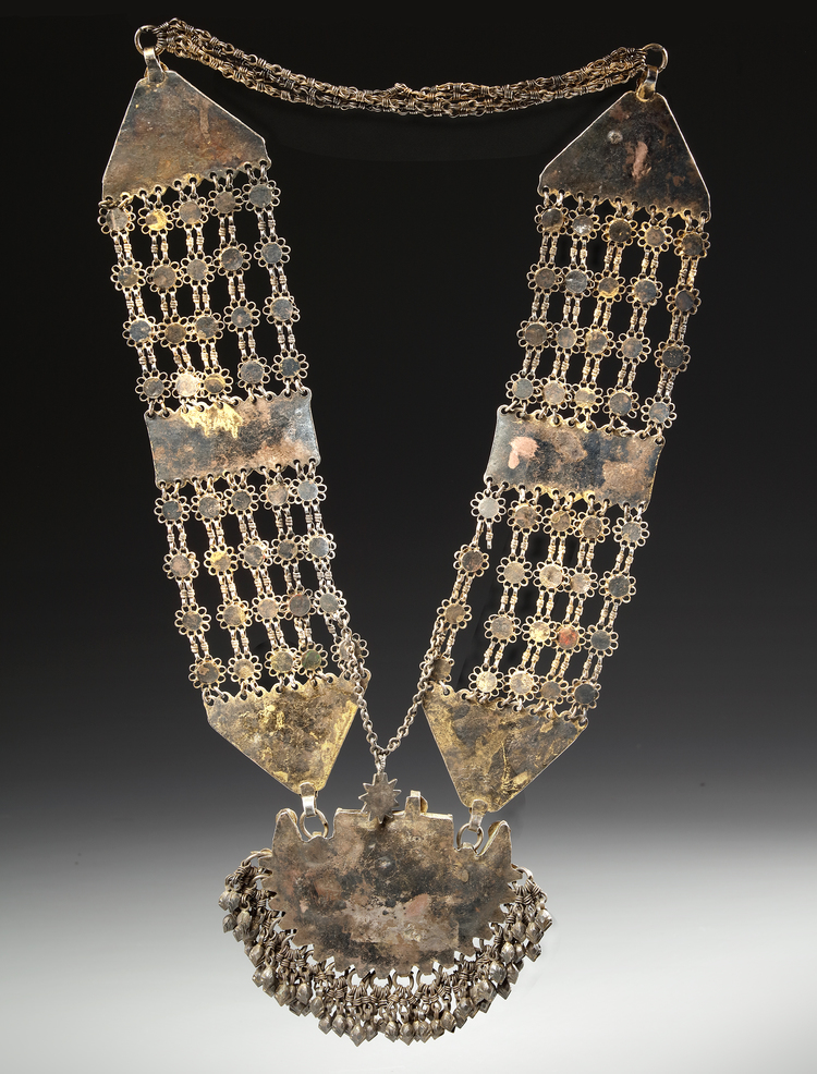 A SILVER NECKLACE, NEPAL, 19TH CENTURY