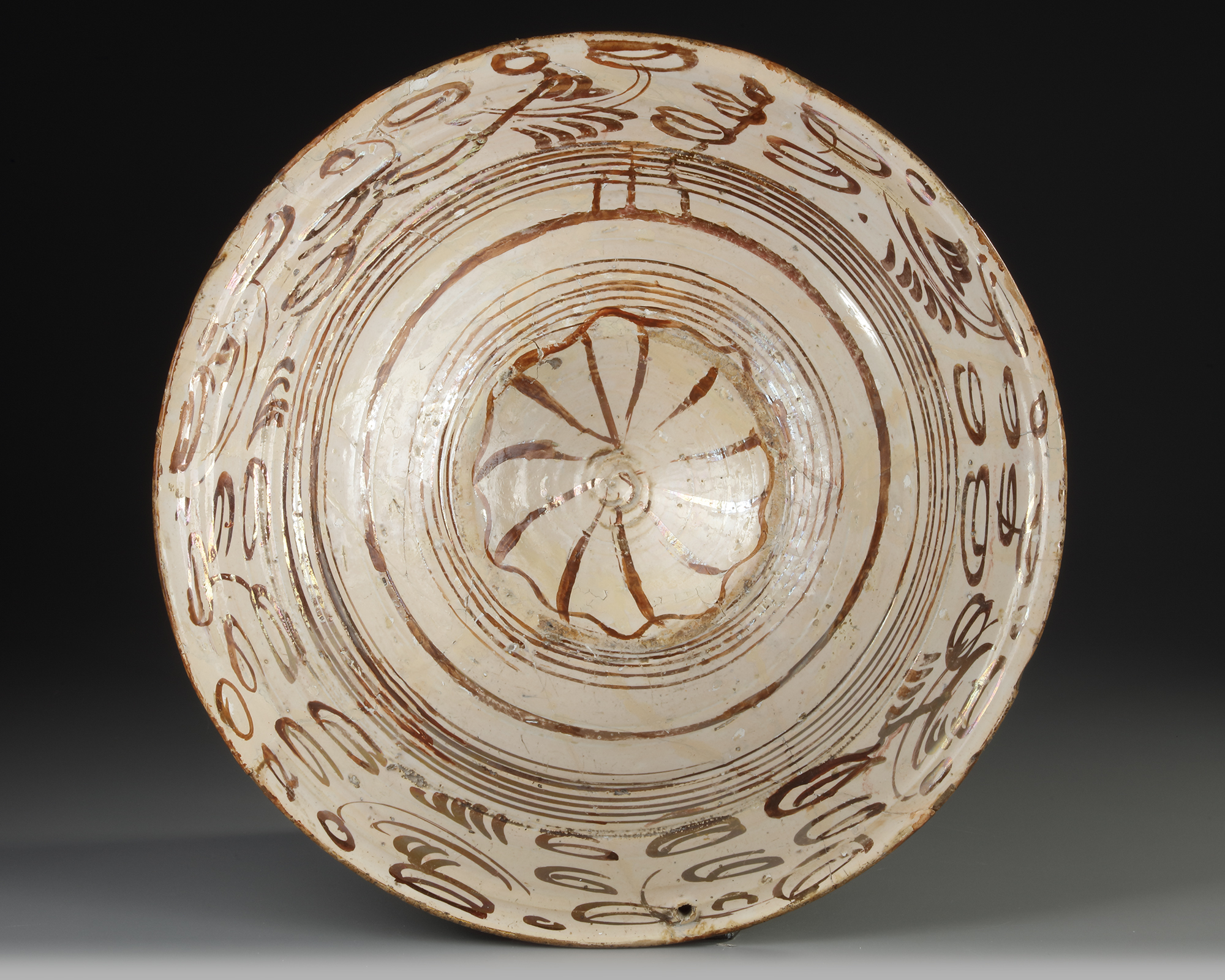 A HISPANO-MORESQUE LUSTRE DISH, SOUTH-EAST SPAIN CIRCA 1525-75 AD