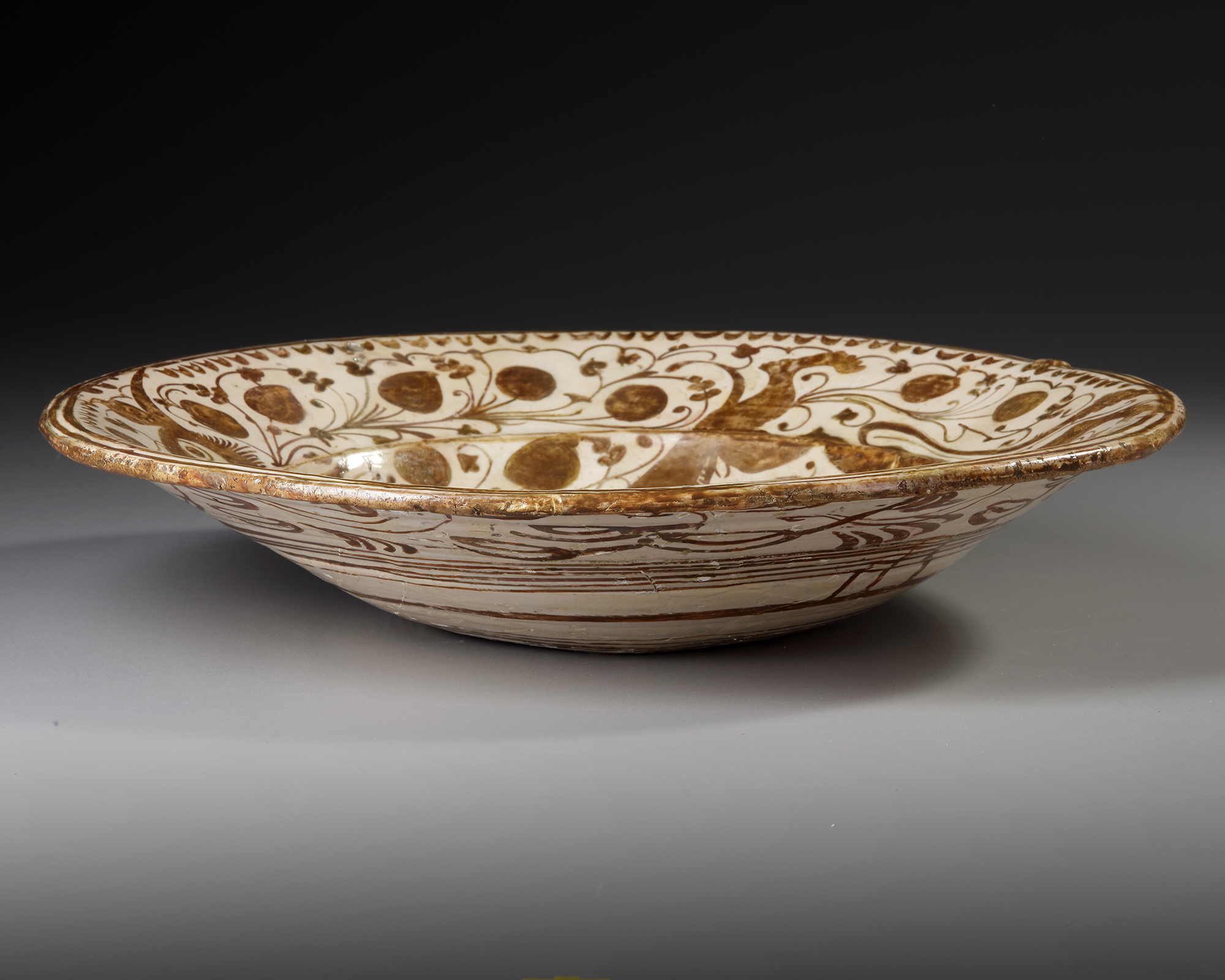 A HISPANO-MORESQUE LUSTRE DISH, SOUTH-EAST SPAIN CIRCA 1525-75 AD