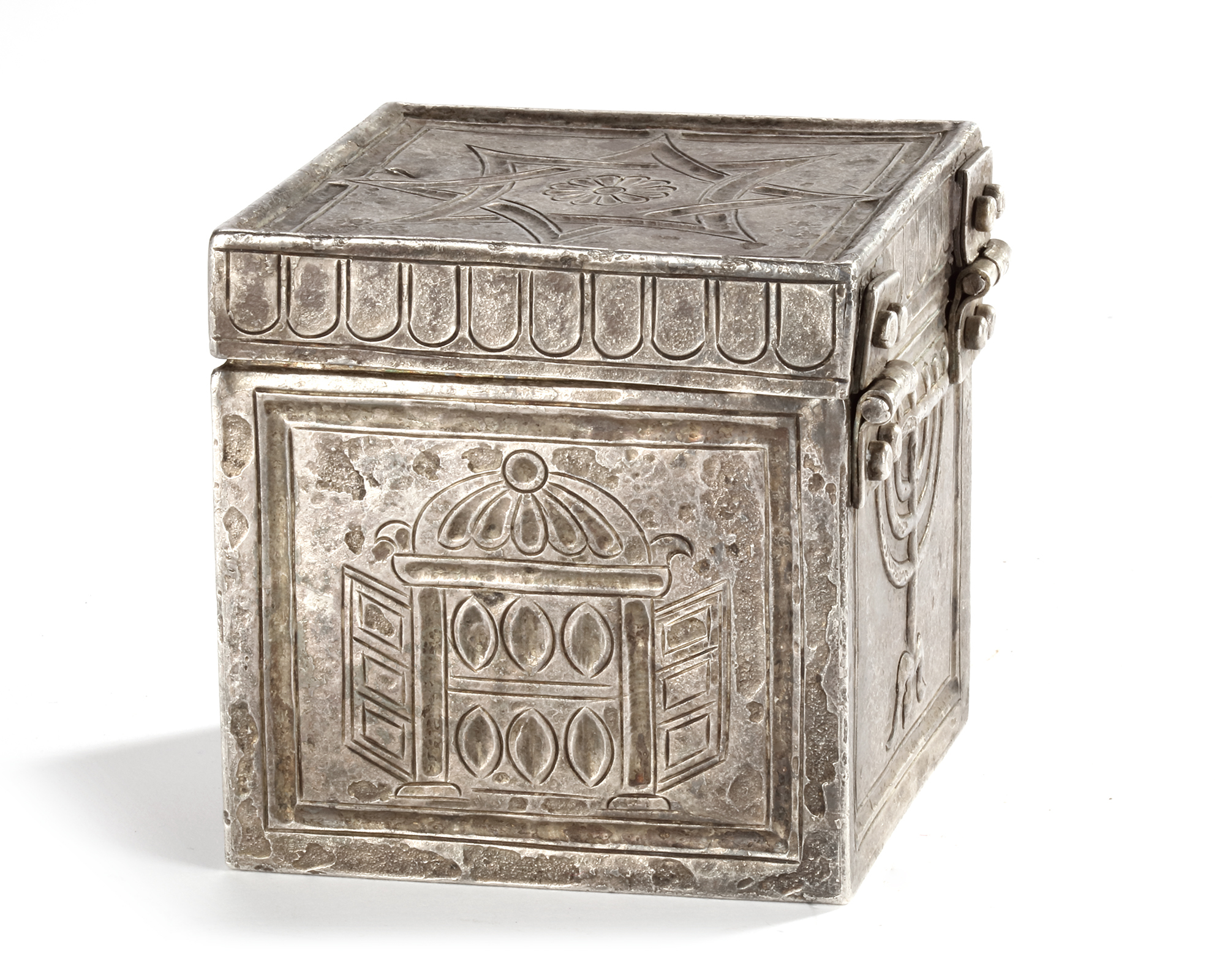 A LATE ROMAN SILVER BOX WITH JUDAIC SUBJECTS, 4TH CENTURY AD