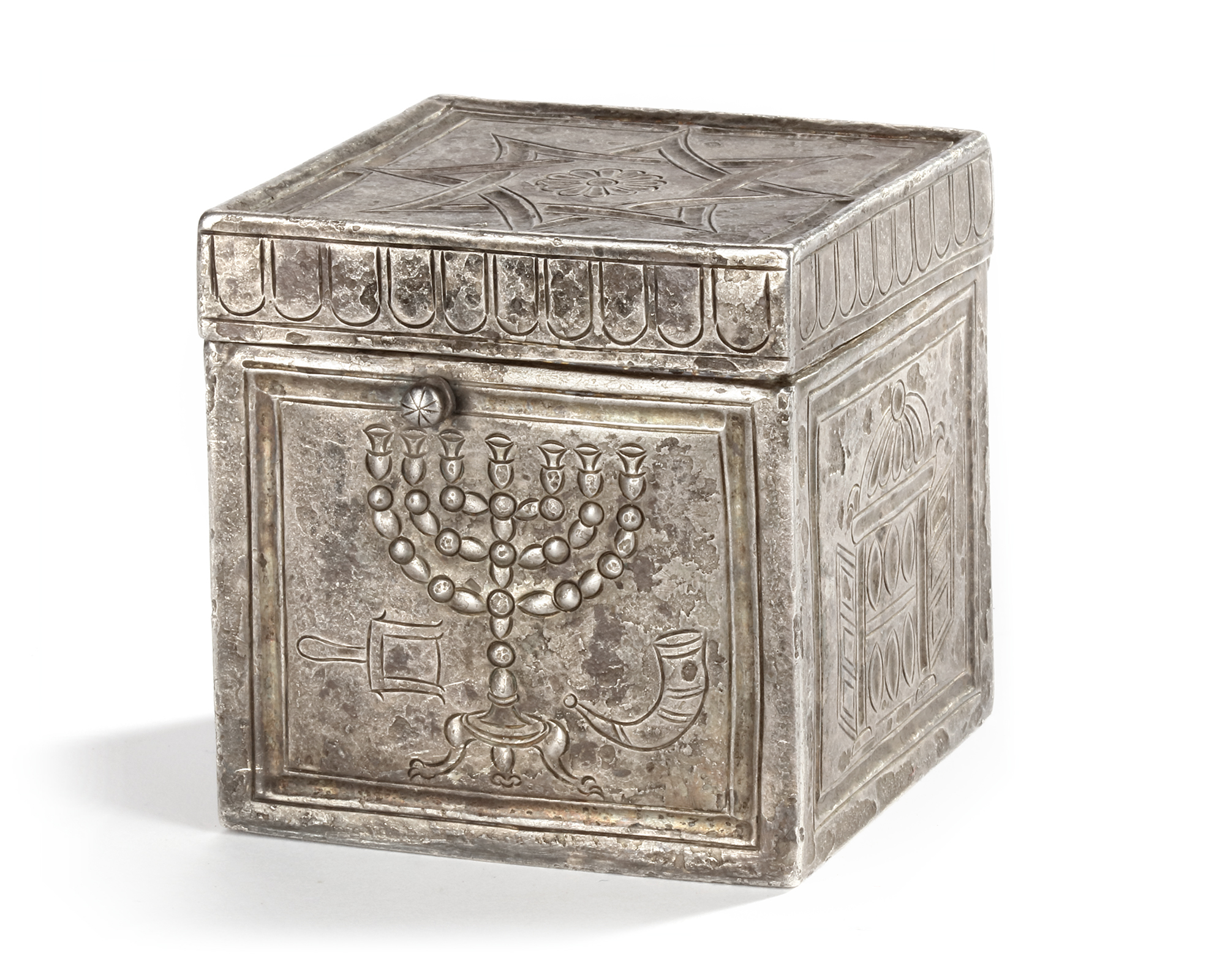 A LATE ROMAN SILVER BOX WITH JUDAIC SUBJECTS, 4TH CENTURY AD