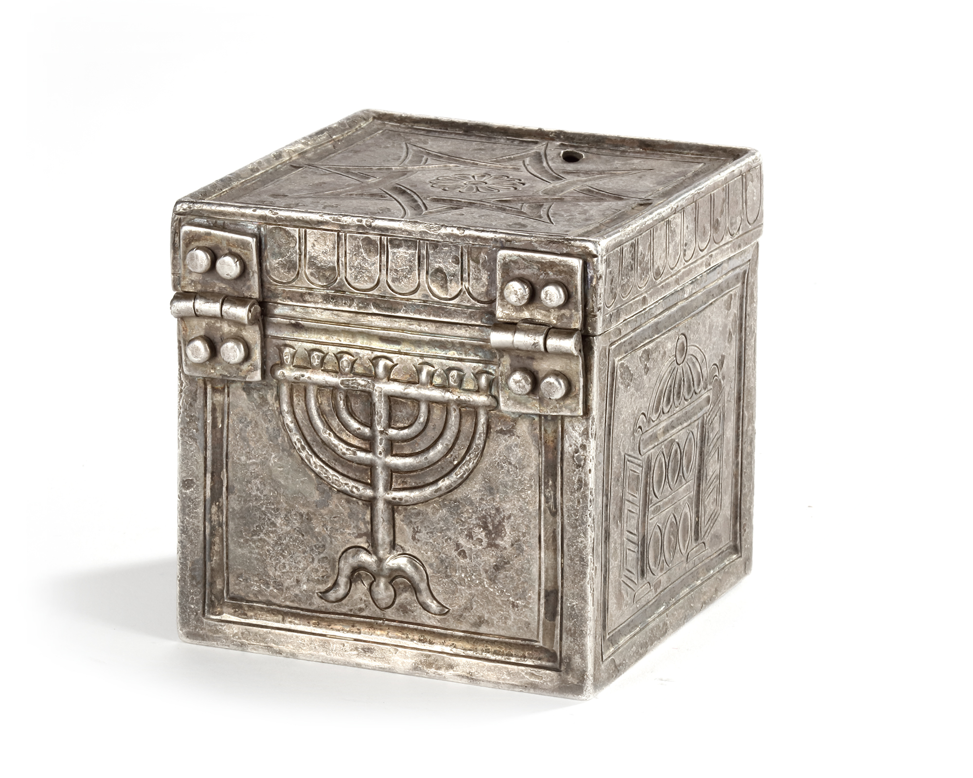 A LATE ROMAN SILVER BOX WITH JUDAIC SUBJECTS, 4TH CENTURY AD