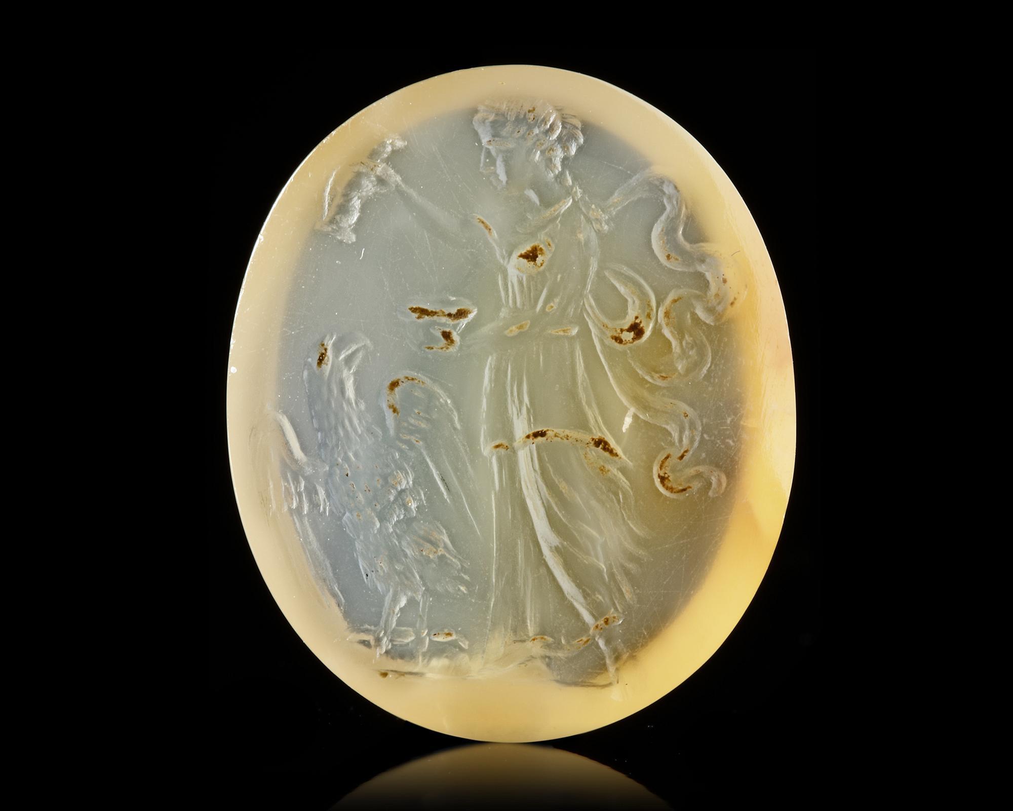 CHALCEDONY INTAGLIO OF HEBE WITH THE EAGLE/ZEUS, 1ST CENTURY BC/AD