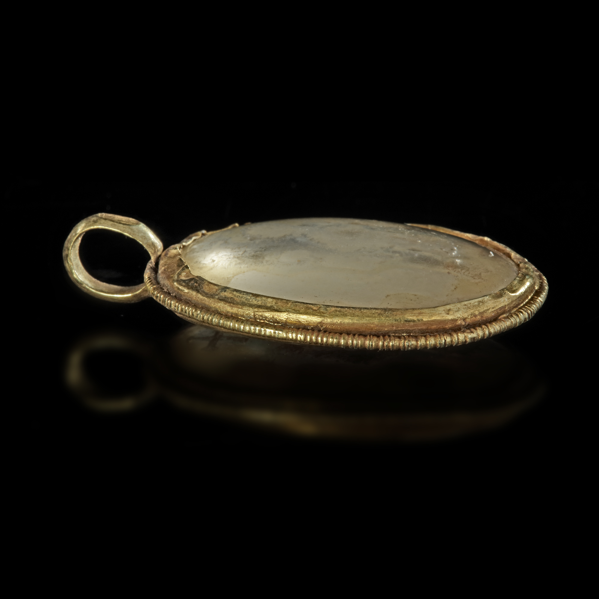 A GOLD AND ROCK CRYSTAL PENDANT BYZANTINE, 6TH CENTURY AD