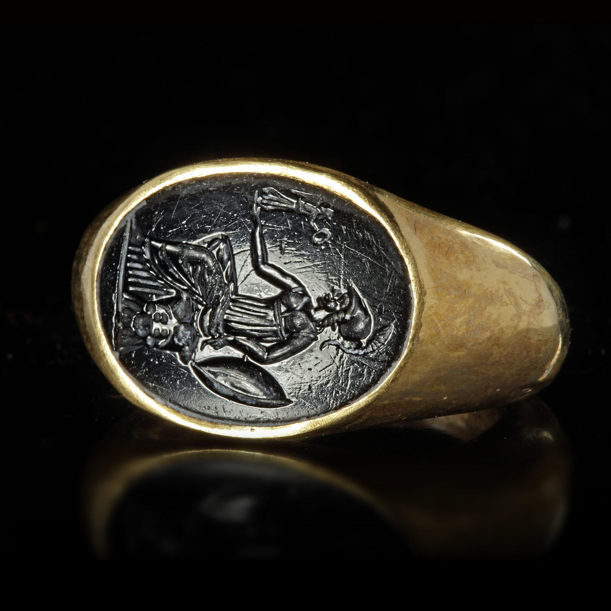 A LARGE ROMAN GOLD RING WITH A BLACK JASPER INTAGLIO OF MINERVA/ATHENA ...