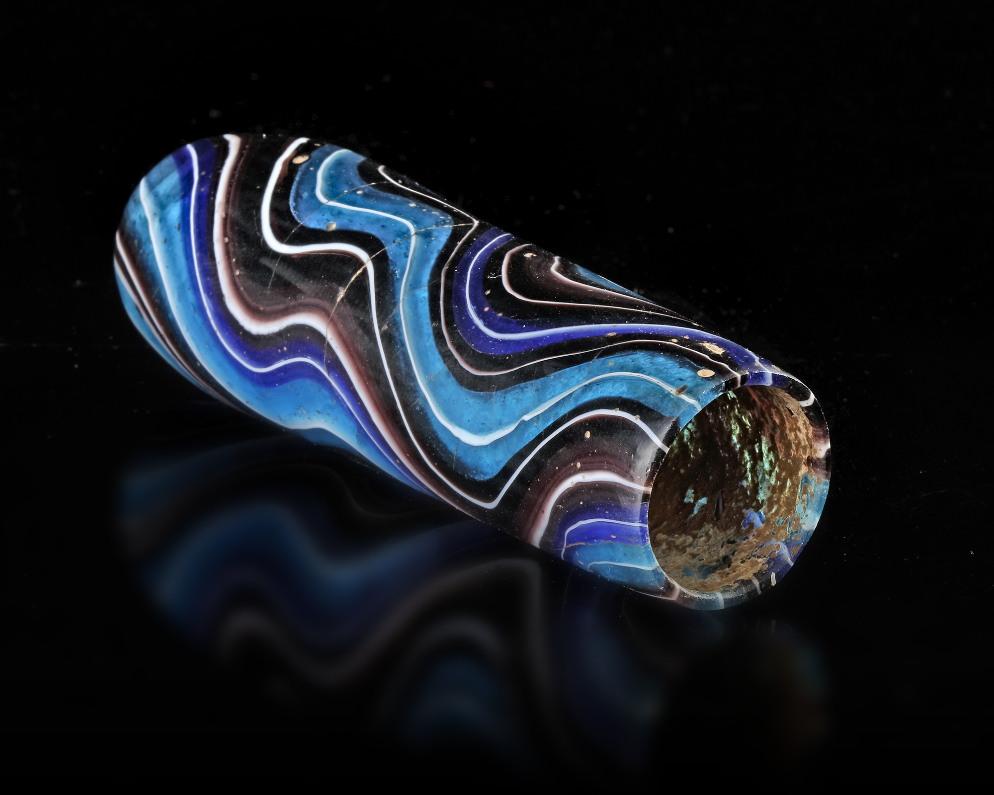 A CORE FORMED GLASS ALABASTRON, 1ST-2ND AD CENTURY