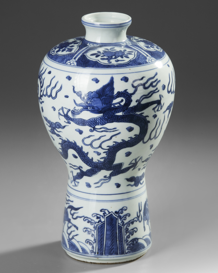A CHINESE BLUE AND WHITE DRAGON MEIPING VASE, MING DYNASTY (1368-1644 ...
