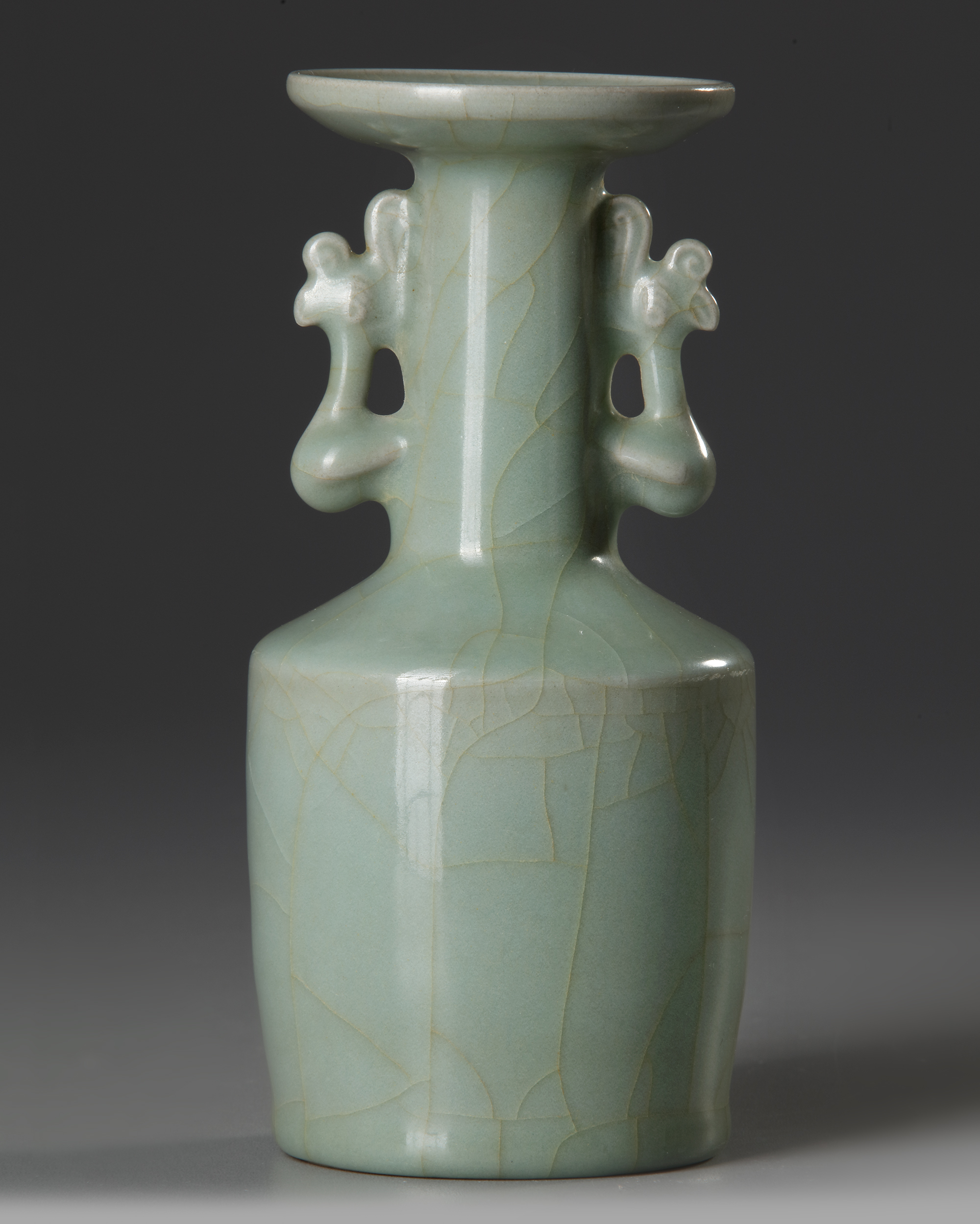 A CHINESE LONGQUAN CELADON ‘TWIN-PHOENIX’ MALLET VASE, 19TH CENTURY