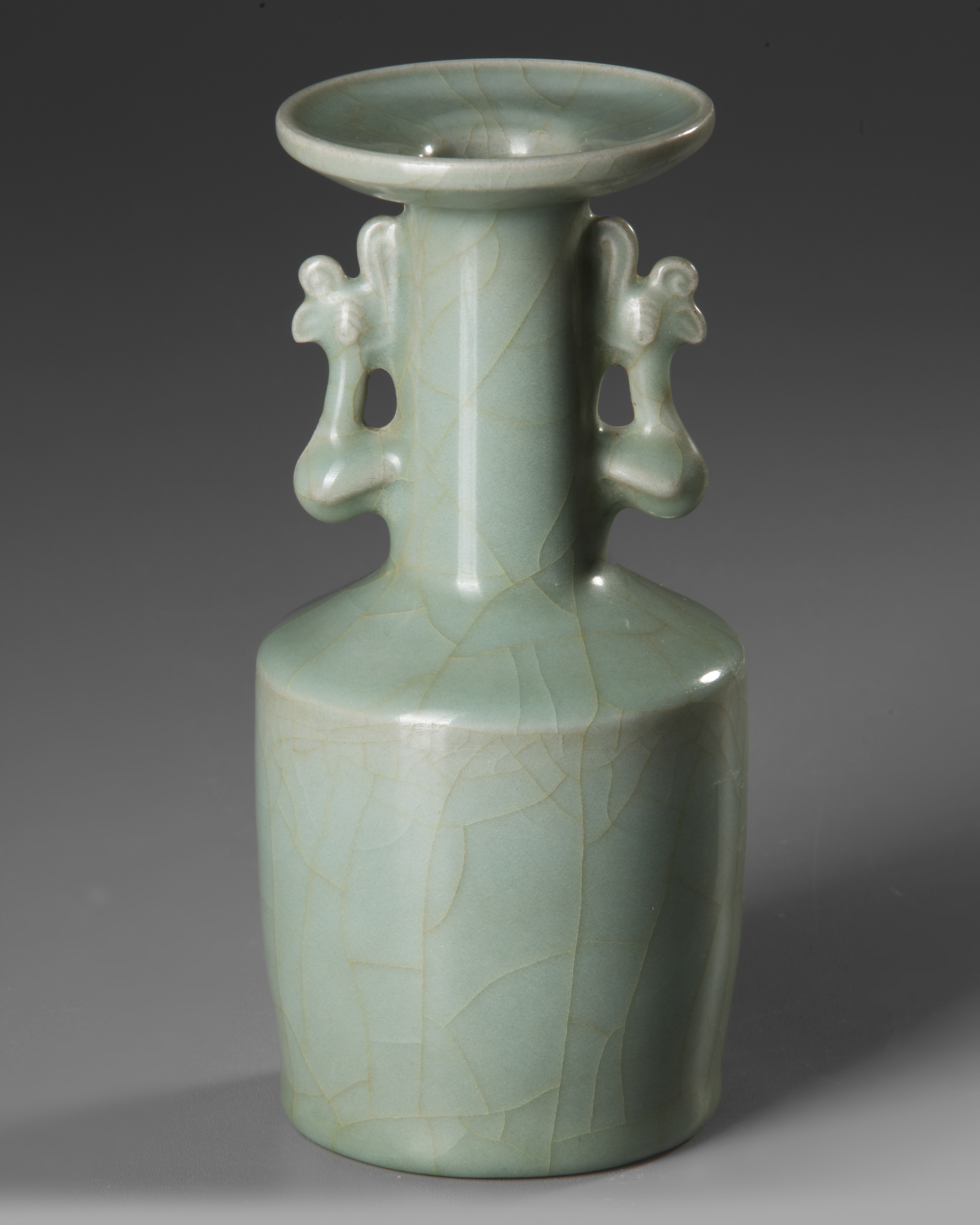 A CHINESE LONGQUAN CELADON ‘TWIN-PHOENIX’ MALLET VASE, 19TH CENTURY