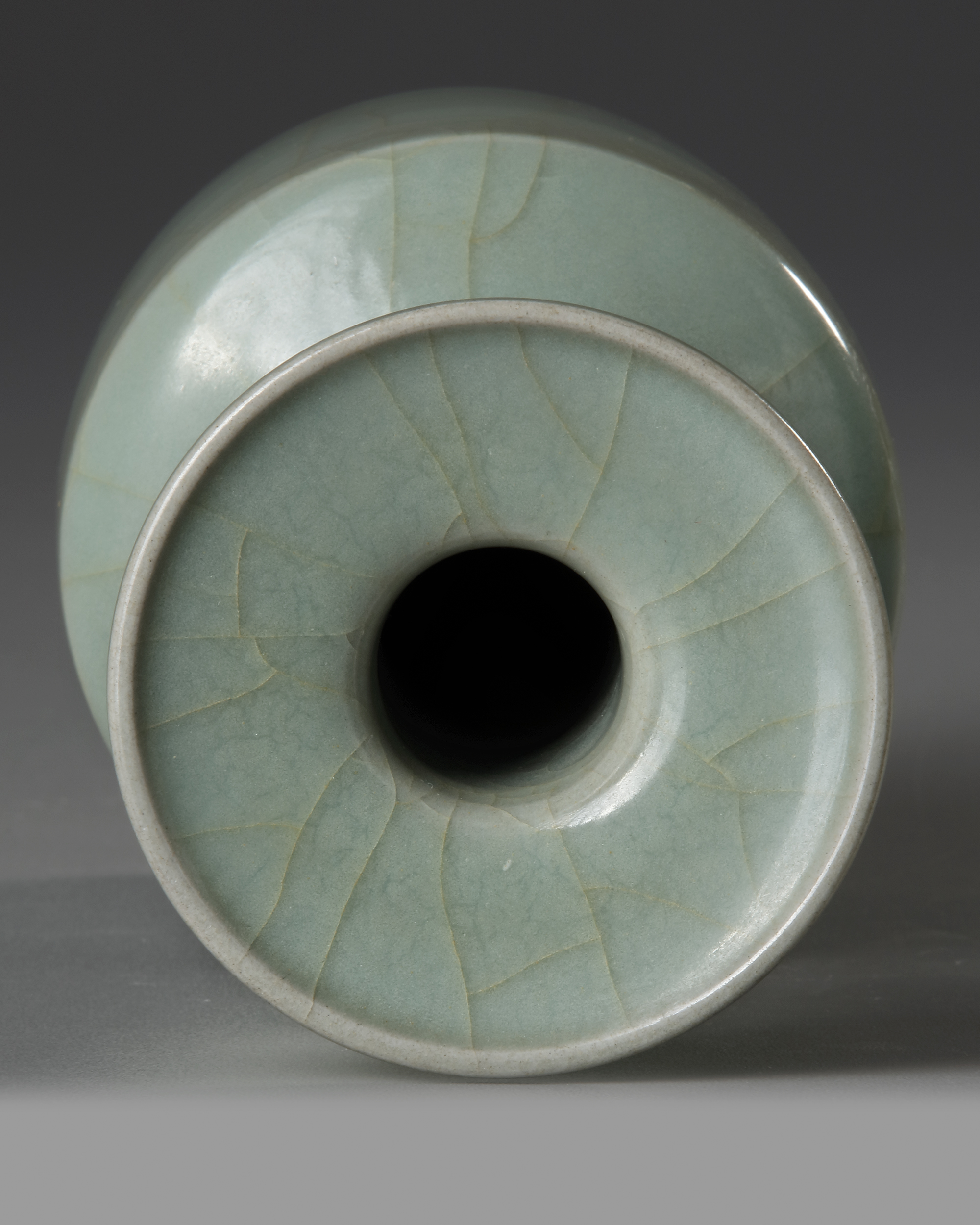A CHINESE LONGQUAN CELADON ‘TWIN-PHOENIX’ MALLET VASE, 19TH CENTURY