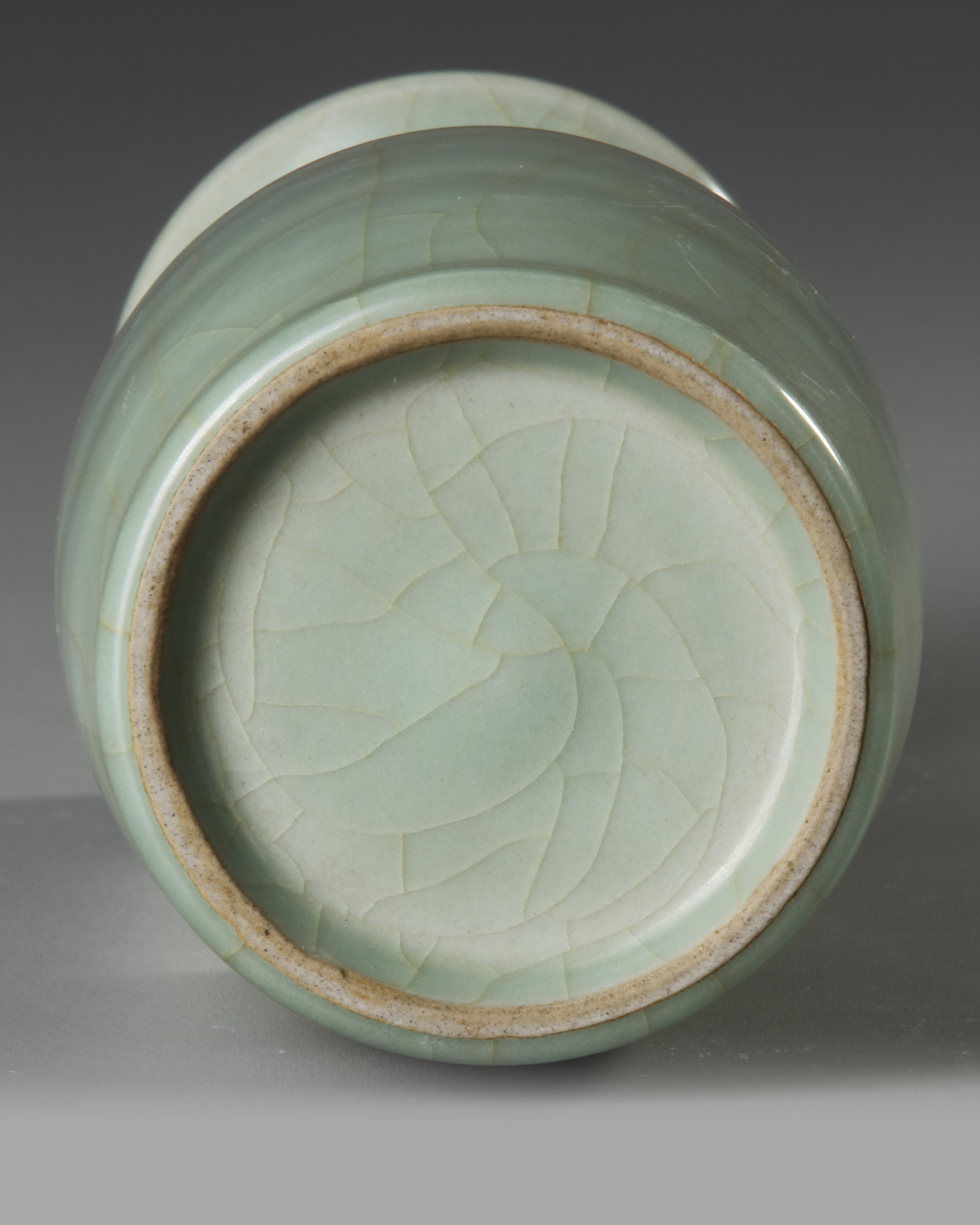 A CHINESE LONGQUAN CELADON ‘TWIN-PHOENIX’ MALLET VASE, 19TH CENTURY