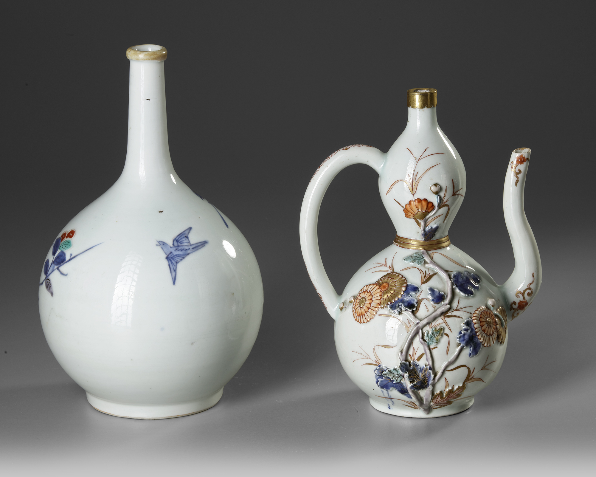 TWO JAPANESE IMARI WARES, 17TH/18TH CENTURY