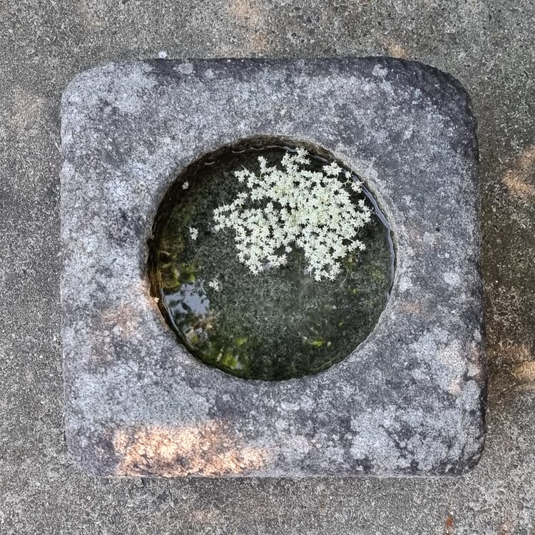 A JAPANESE GRANITE CHÔZU’BACHI, 19TH CENTURY (LATE EDO PERIOD-MEIJI PERIOD)