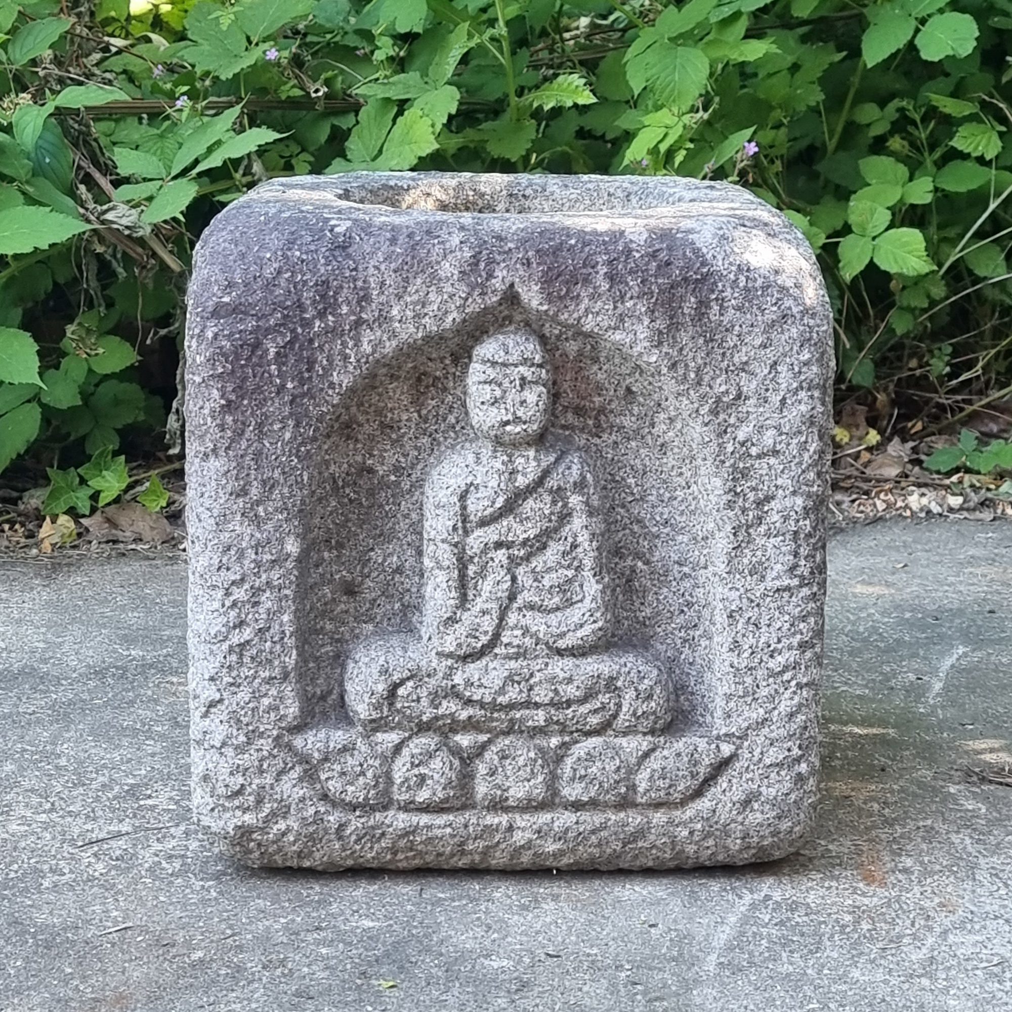 A JAPANESE GRANITE CHÔZU’BACHI, 19TH CENTURY (LATE EDO PERIOD-MEIJI PERIOD)