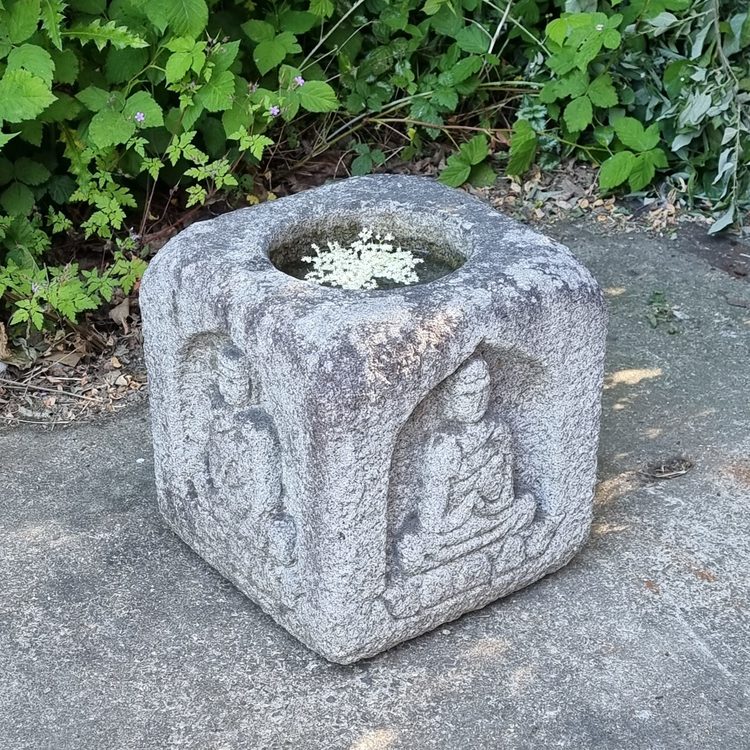 A JAPANESE GRANITE CHÔZU’BACHI, 19TH CENTURY (LATE EDO PERIOD-MEIJI PERIOD)