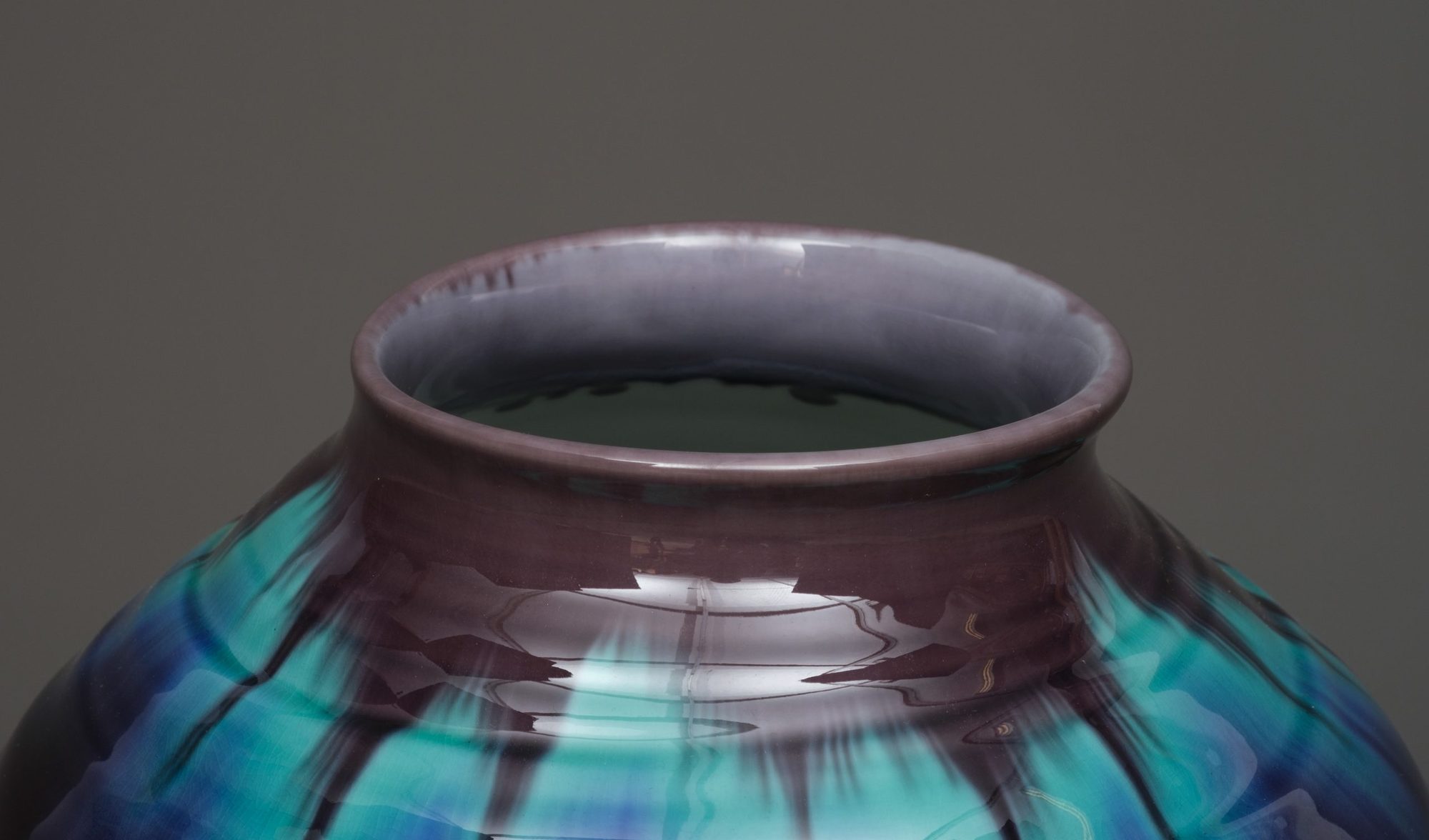 A LARGE JAPANESE PORCELAIN VASE BY YASOKICHI III, LATE 20TH CENTURY ... A LARGE JAPANESE PORCELAIN VASE BY YASOKICHI III, LATE 20TH CENTURY ...