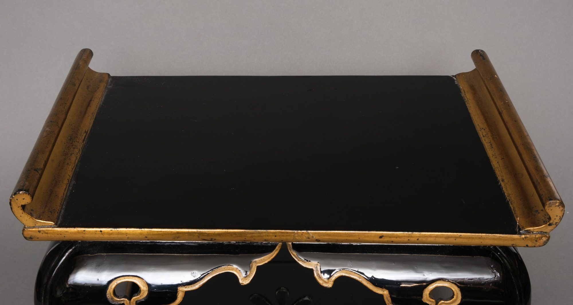 A JAPANESE LACQUER WOODEN TEMPLE TABLE, TAISHO PERIOD (1912-1926)