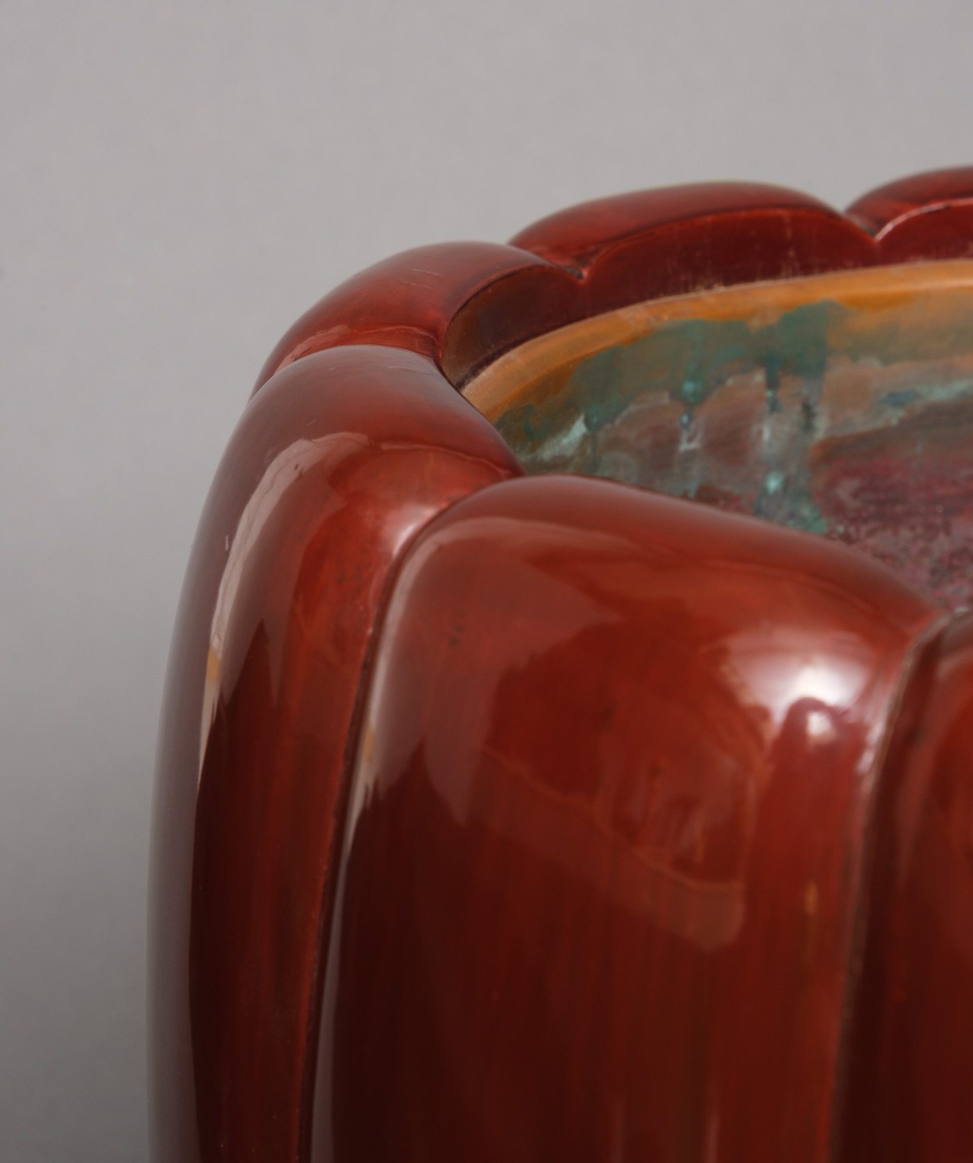 A PAIR OF RED LACQUERED JAPANESE HIBACHI, EARLY SHOWA PERIOD