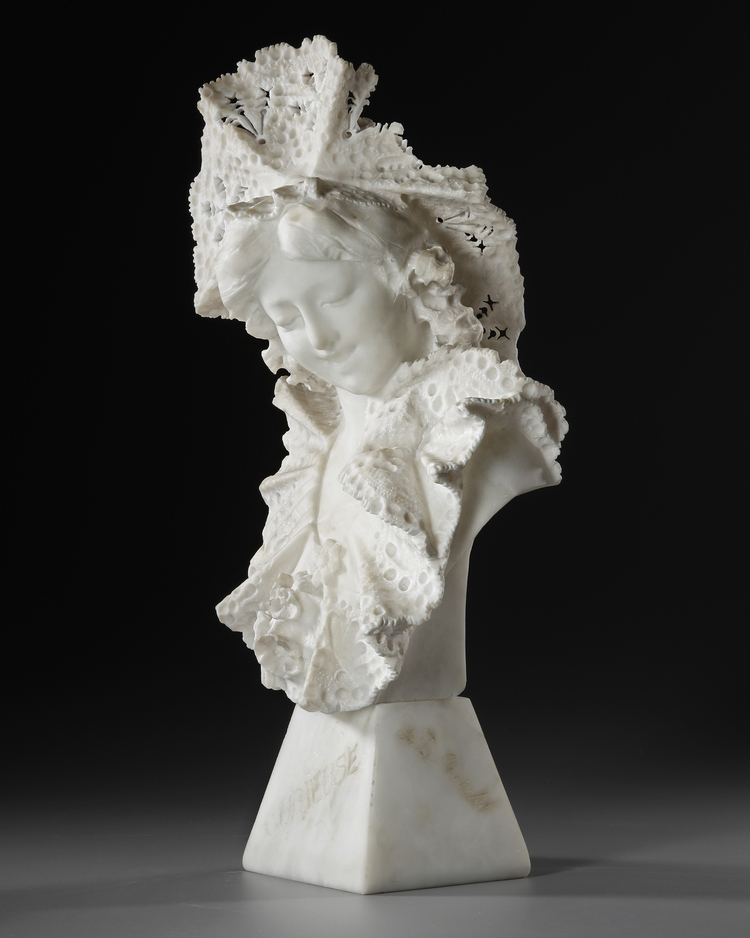 AN ALABASTER SCULPTURE OF AN ELEGANT LADY, LATE 19TH CENTURY